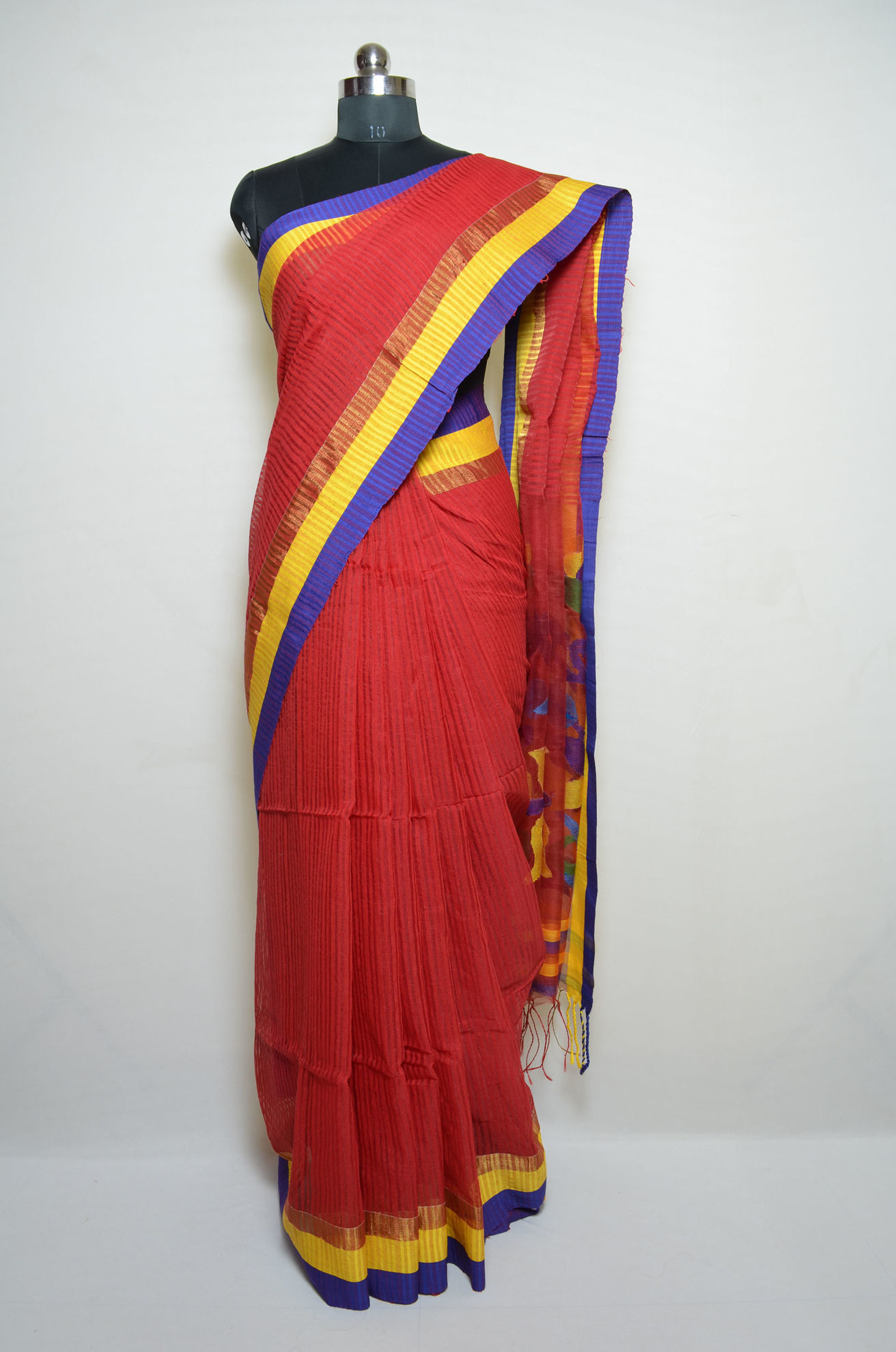 Tvis and Bliss. Red Jamdani Silk Saree
