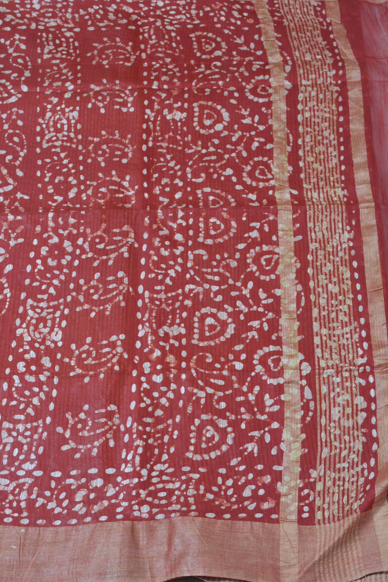 Tvis and Bliss. Red Batik Print Bhagalpuri Silk Saree