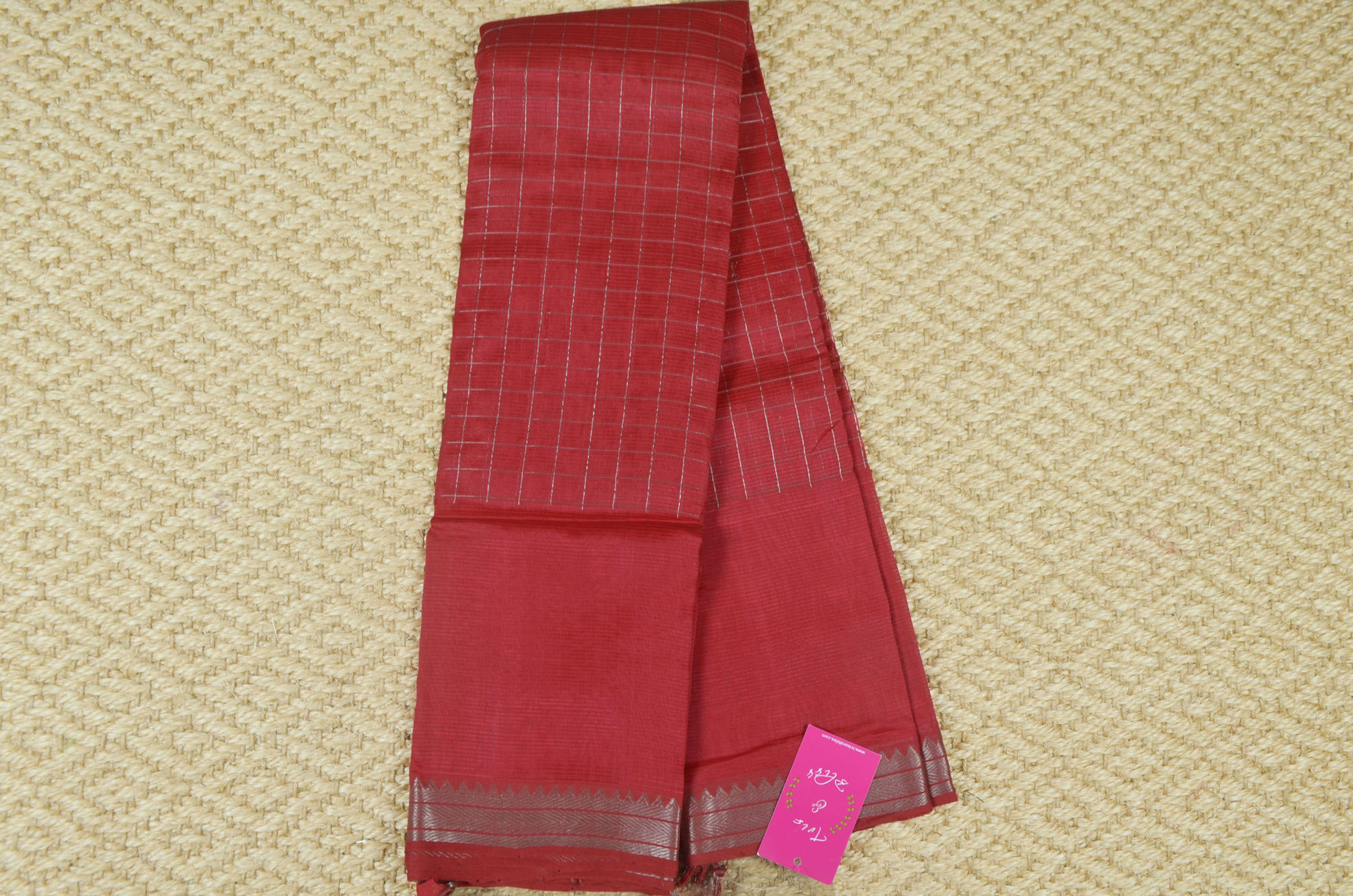 Tvis and Bliss. Red Small Border Zari Checks Mangalagiri Silk Saree