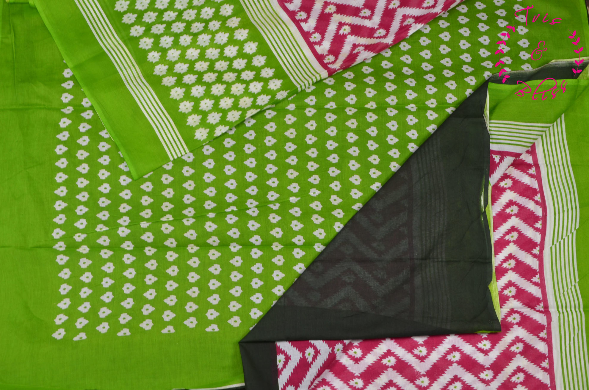 Tvis and Bliss. Pink and Green Screen Printed Malmal Cotton Saree